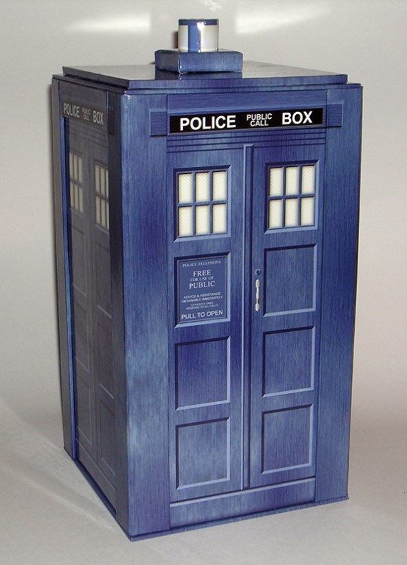 Doctor Who: Retro TARDIS Collectible Set by Biff Bang Pow | FigureFan Zero
